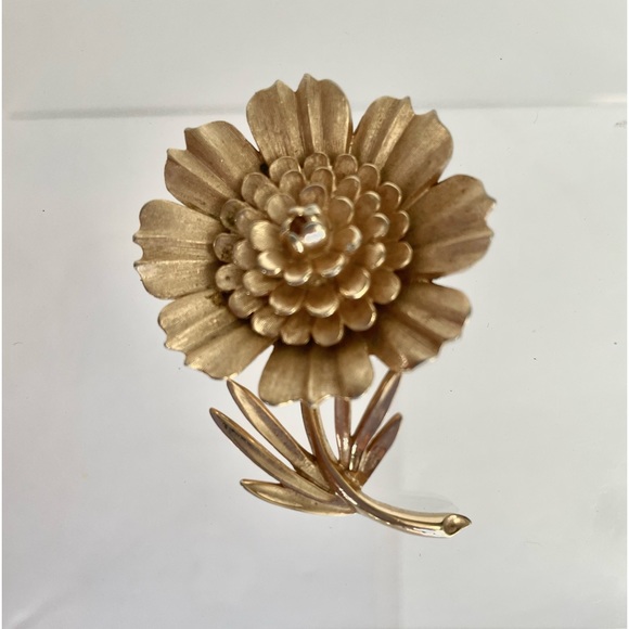 Trifari | Jewelry | Vintage Trifari 6s Gold Flower Brooch Nontarnish ...